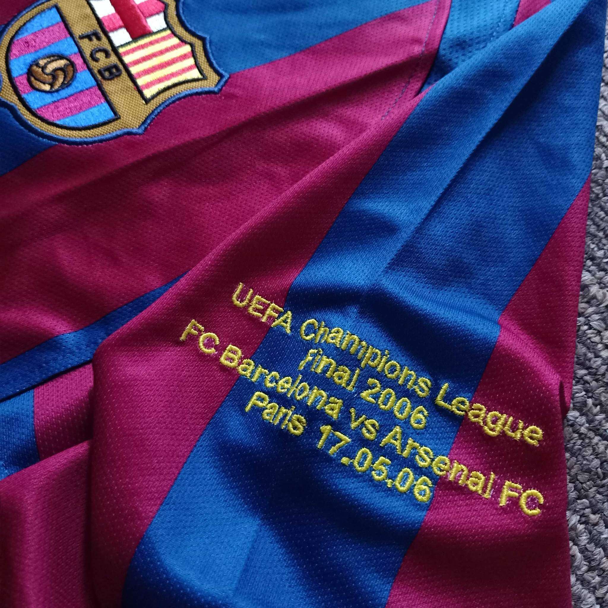 FC Barcelona 2005/2006 Home kit - The Retro Kits
