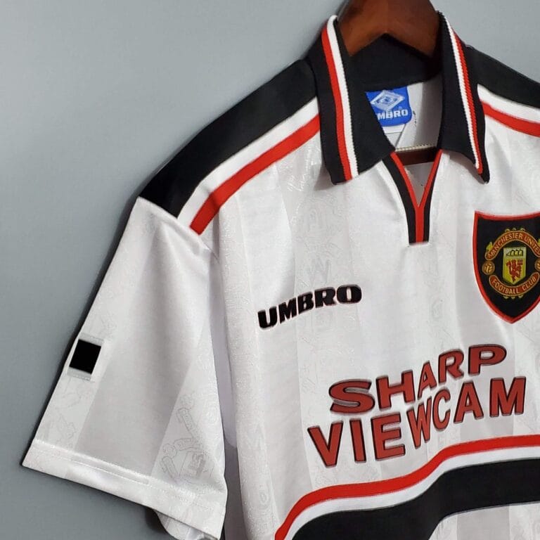 The Retro Kit | Manchester United 1997/1999 Away kit
