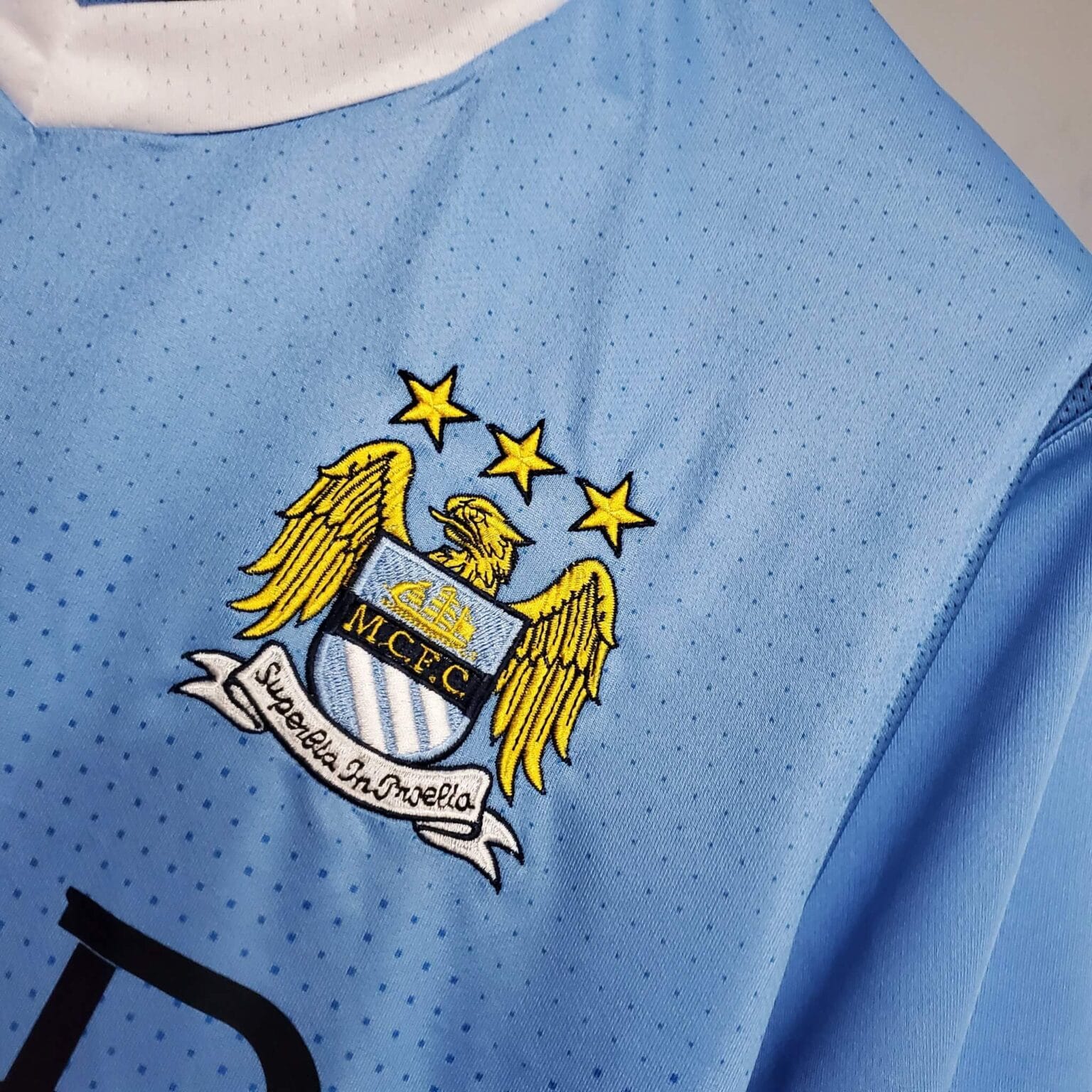 The Retro Kit | Manchester City 2011/2012 Home Kit