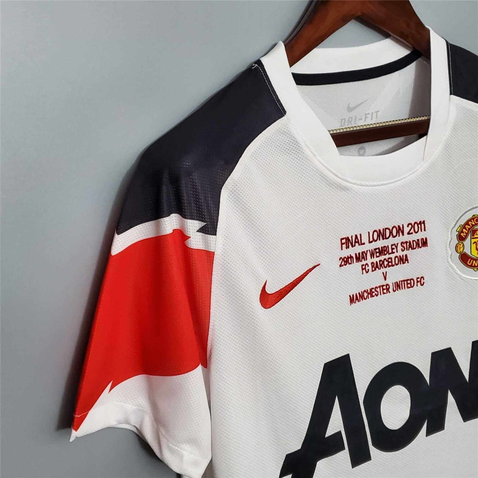 The Retro Kit | Manchester United 2010/2011 Away kit