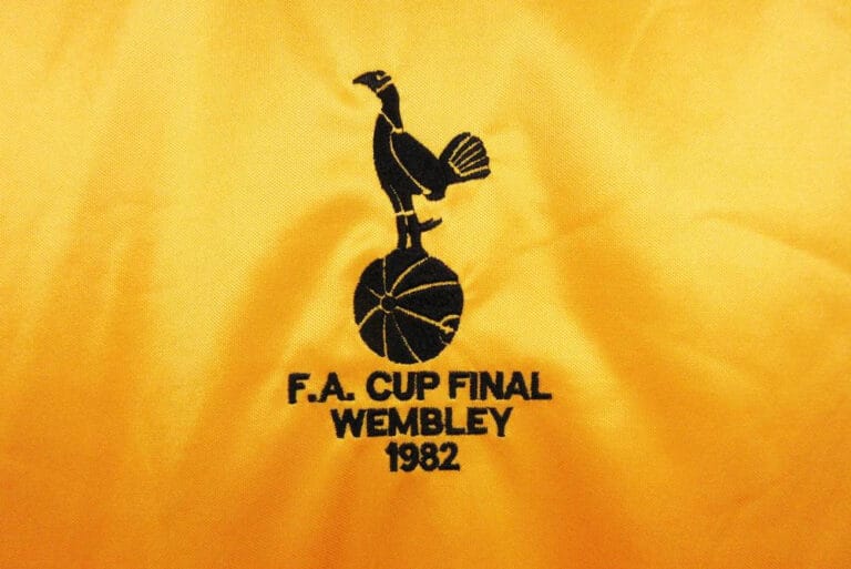The Retro Kit | Tottenham Hotspur 1981/1982 Final Kit
