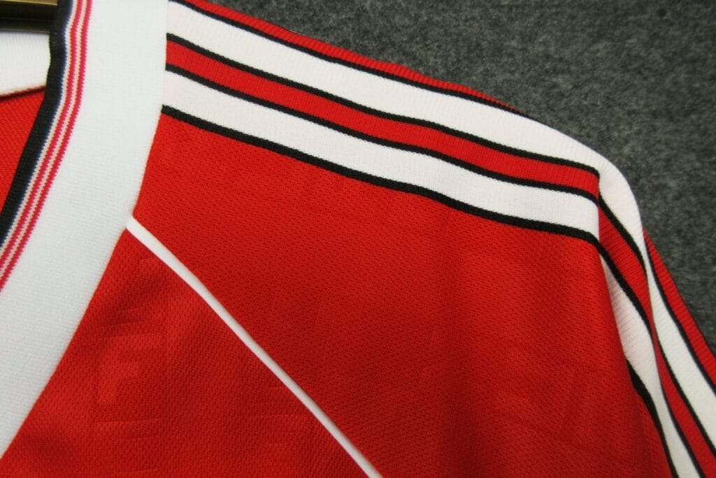 The Retro Kit | Manchester United 1988/1990 Home kit