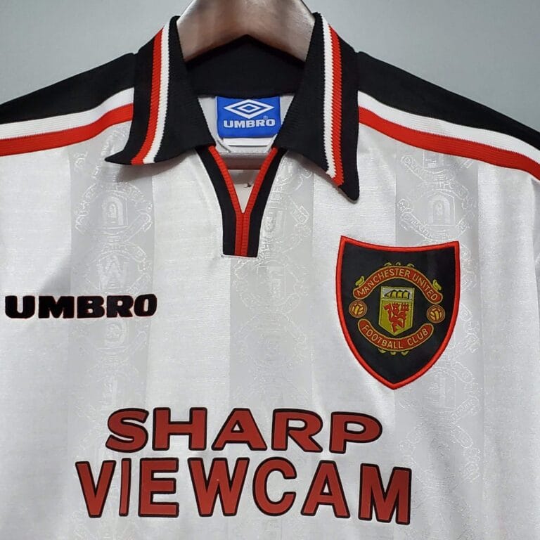 The Retro Kit | Manchester United 1997/1999 Away kit