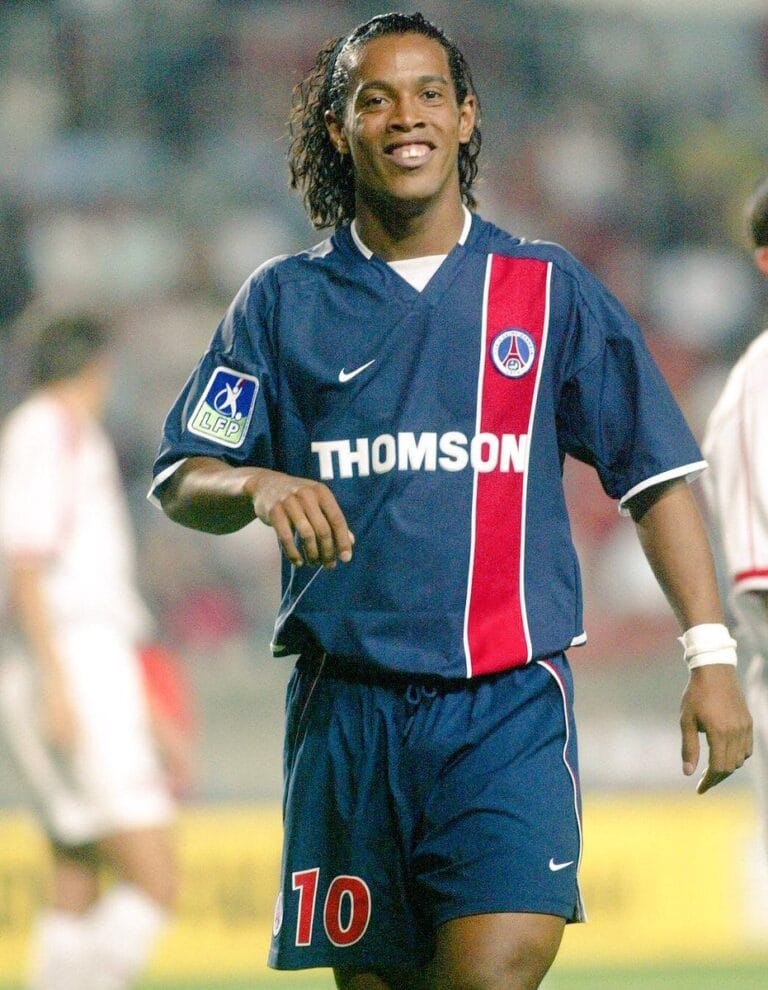 The Retro Kit | Paris Saint-Germain (PSG) 2002/03 Home kit