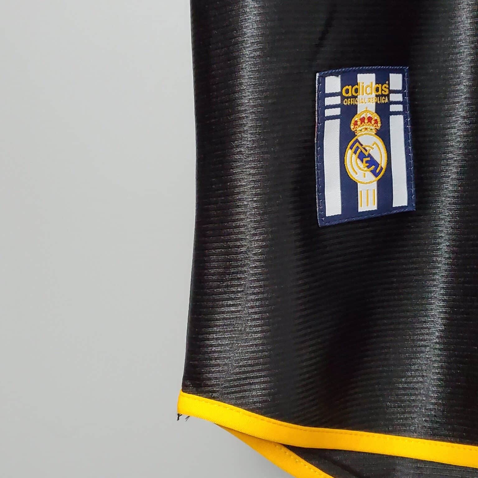 The Retro Kit | Real Madrid - 1999/2001 Away kit