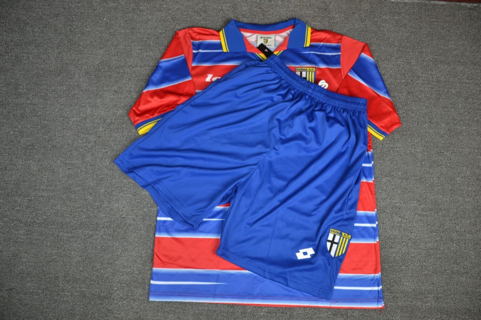 The Retro Kit | Parma Calcio 1999/2000 EU Cup Goalkeeper Kit