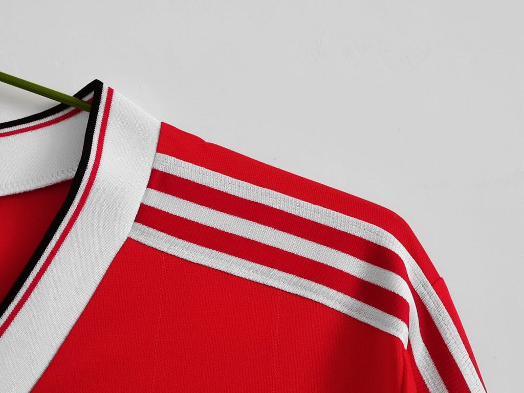 The Retro Kit | MANU 1983 Home Kit - Long Sleeves