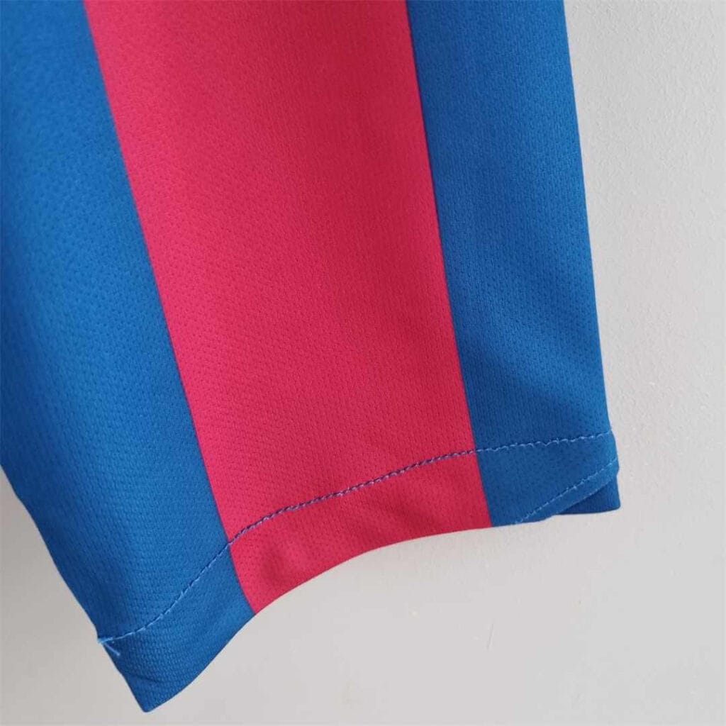 The Retro Kit | FC Barcelona 2005/2006 Home Kit - Long Sleeves