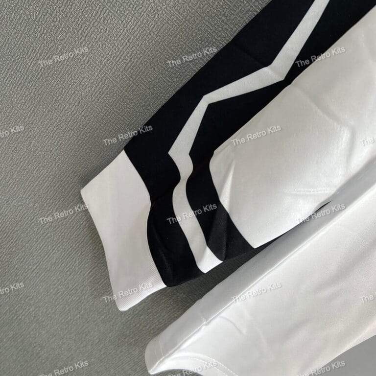 The Retro Kit | Colo-Colo 1995 Home kit - Long sleeve