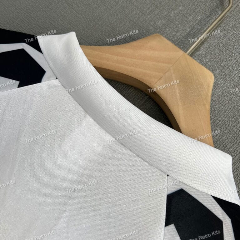 The Retro Kit | Colo-Colo 1995 Home kit - Long sleeve