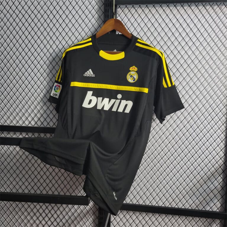 The Retro Kit | Real Madrid 2011/2012 Vintage Goalkeeper Black Kit