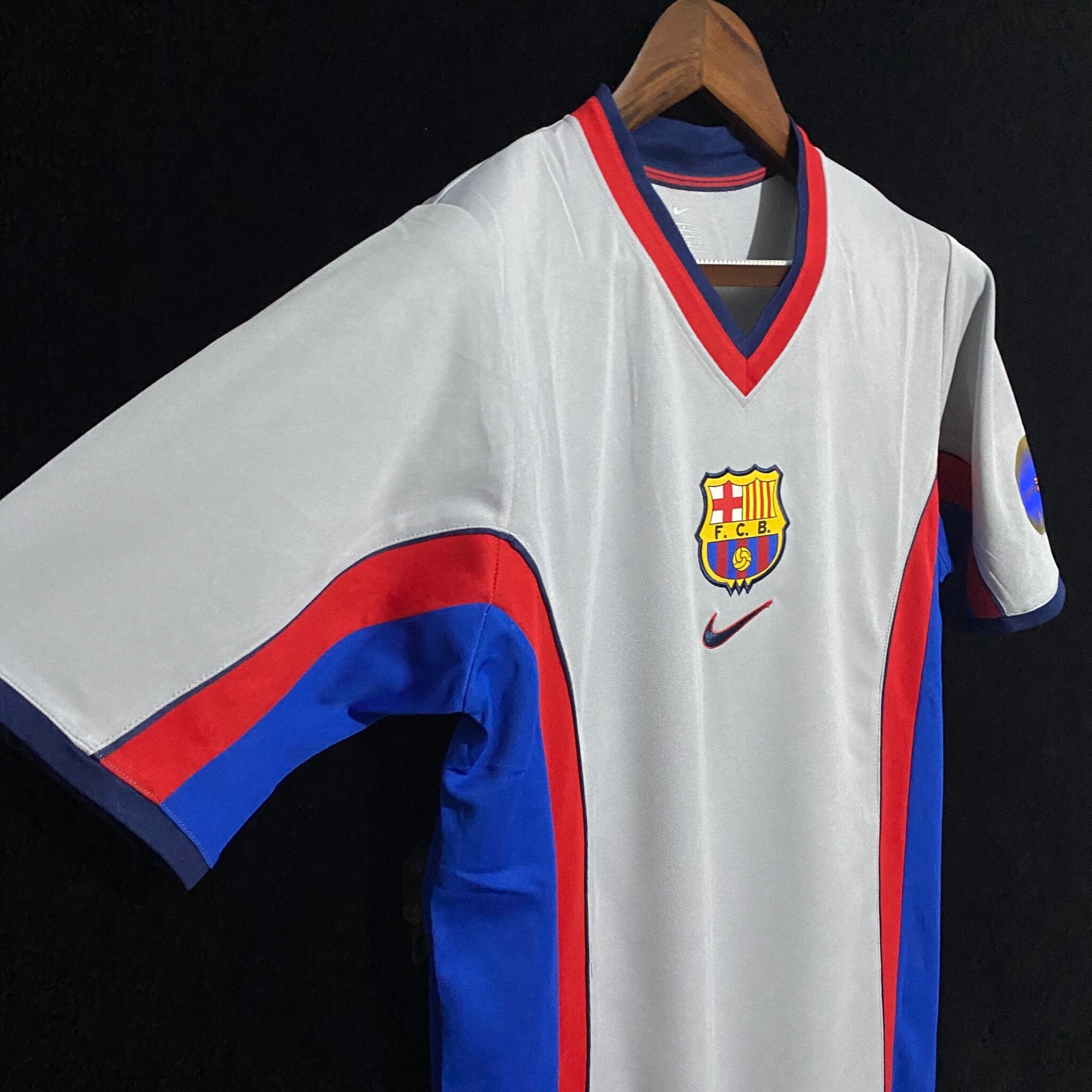 The Retro Kit | FC Barcelona 2000/2001 Away kit