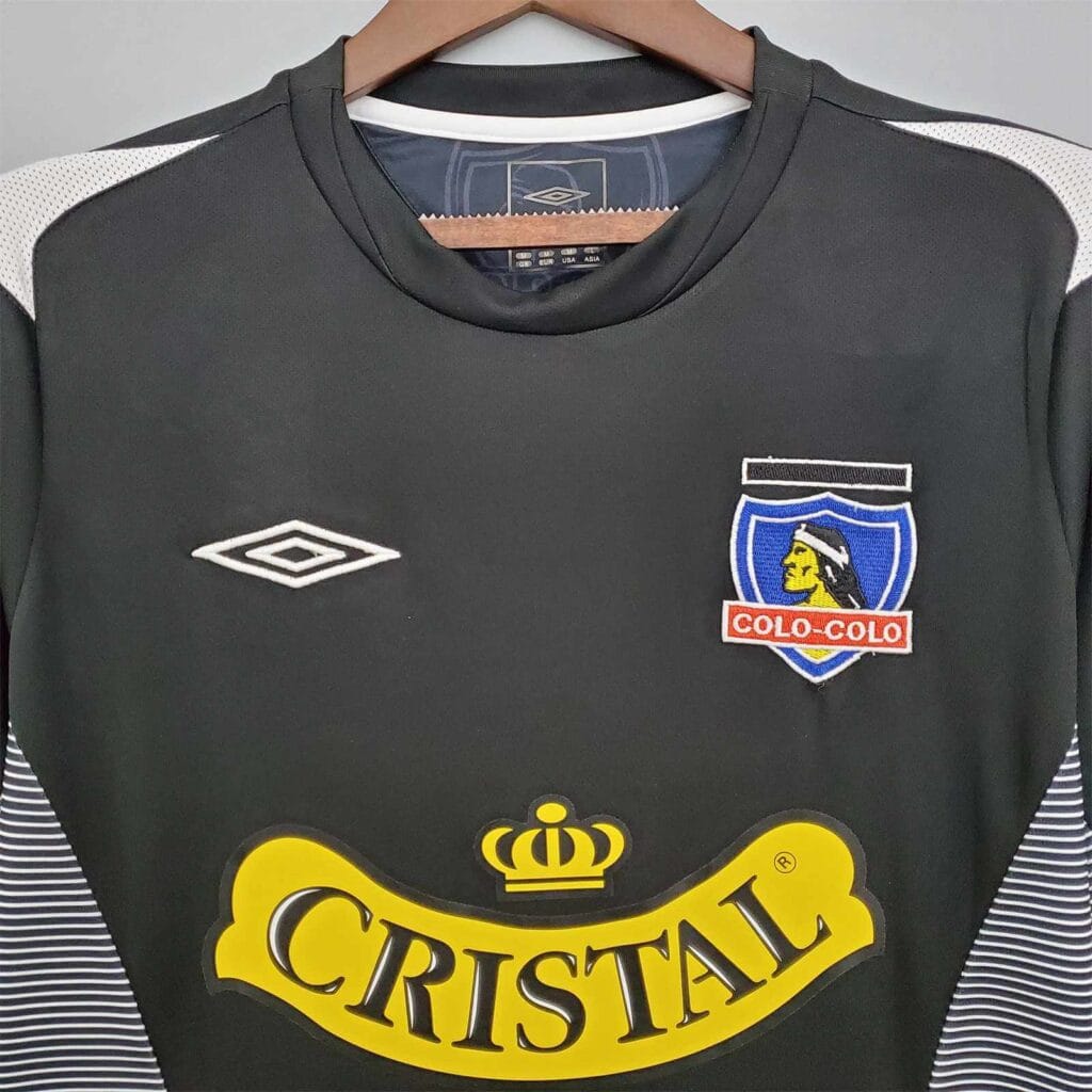 The Retro Kit | Colo-Colo 2006 Away kit