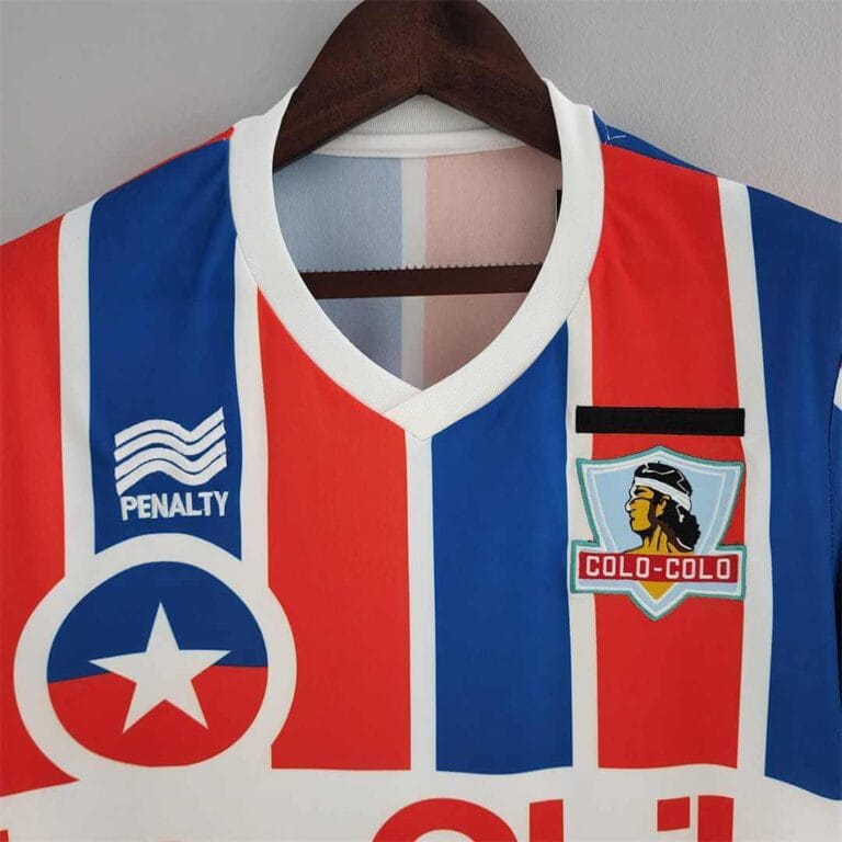 The Retro Kit | Colo-Colo 1986 Away kit
