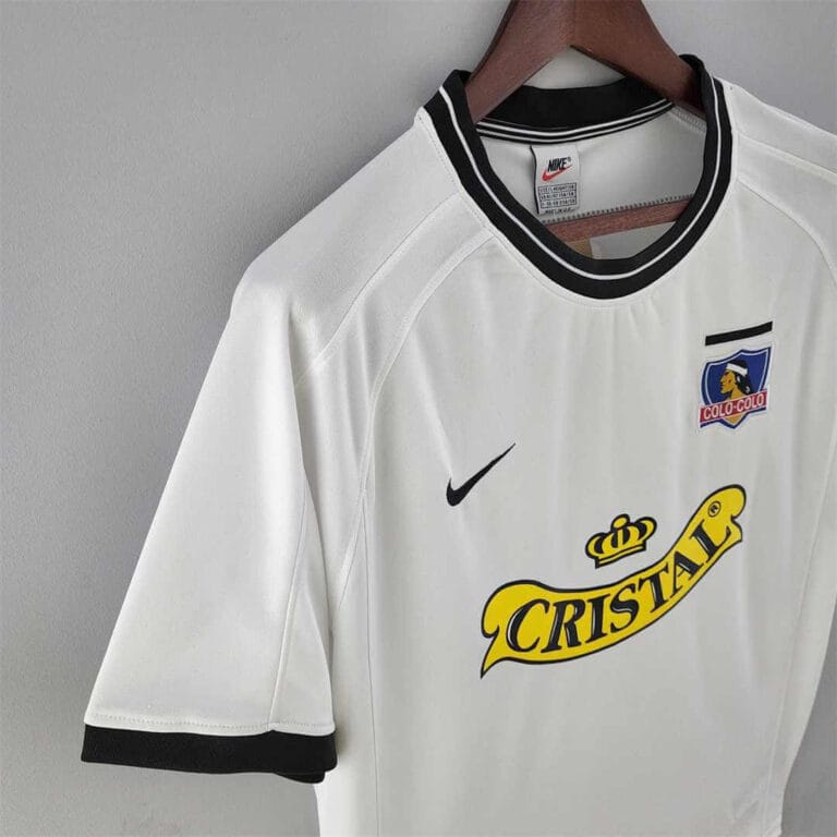The Retro Kit | Colo-Colo 2000/2001 Home kit