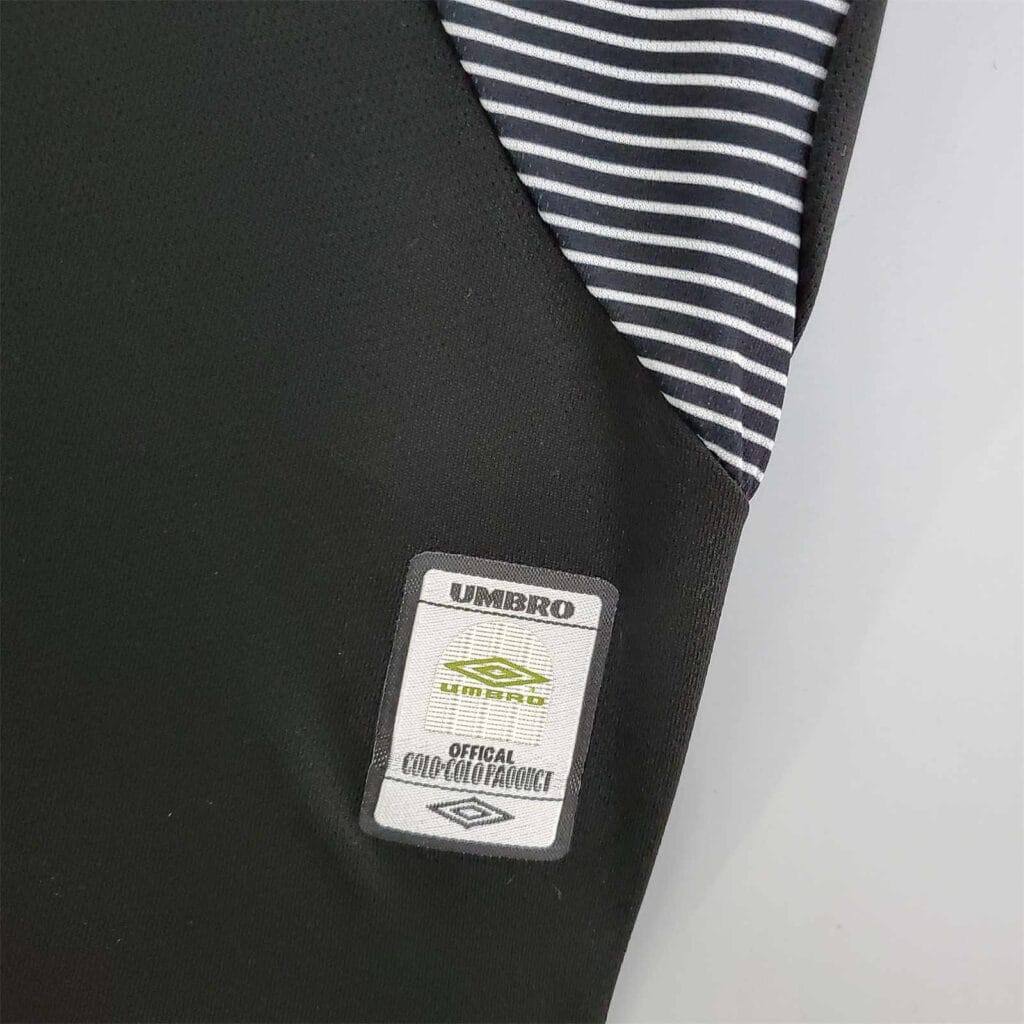 The Retro Kit | Colo-Colo 2006 Away kit