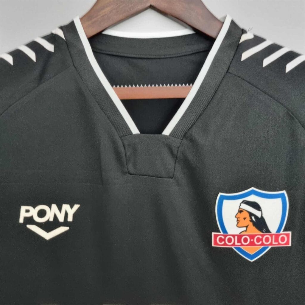 The Retro Kit | Colo-Colo 1992 Away kit