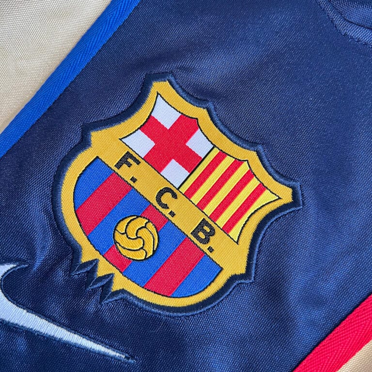 The Retro Kit | FC Barcelona 2001/2002 Away Kit