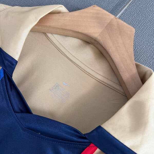 The Retro Kit | FC Barcelona 2001/2002 Away Kit