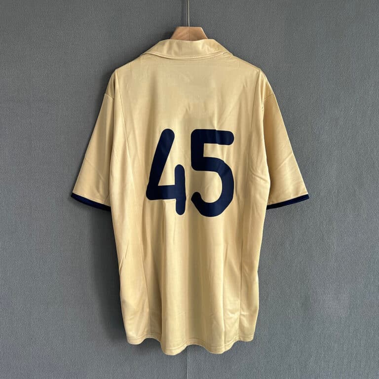 The Retro Kit | FC Barcelona 2001/2002 Away Kit