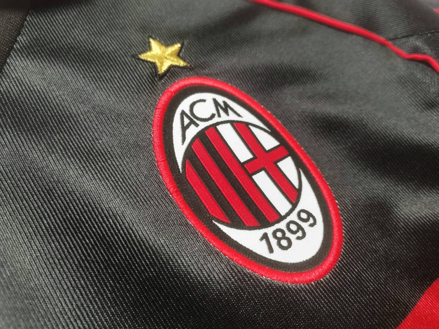 The Retro Kit | AC Milan 1998/1999 third Kit